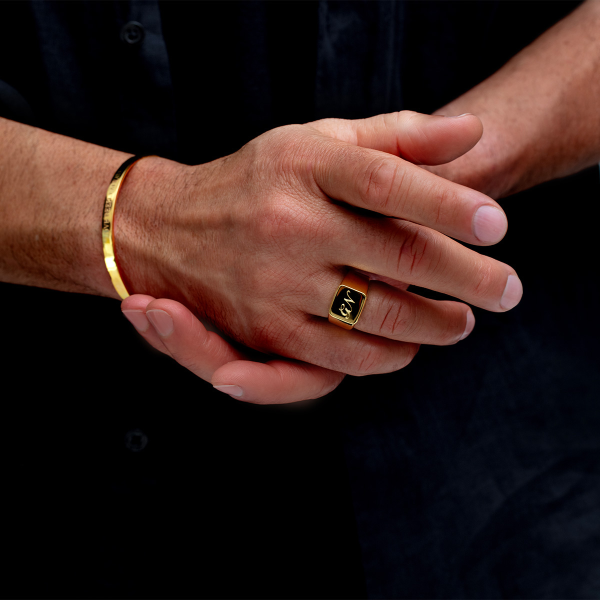 Rectangular Personalised Signet Ring - 18K Gold | Engravers Guild